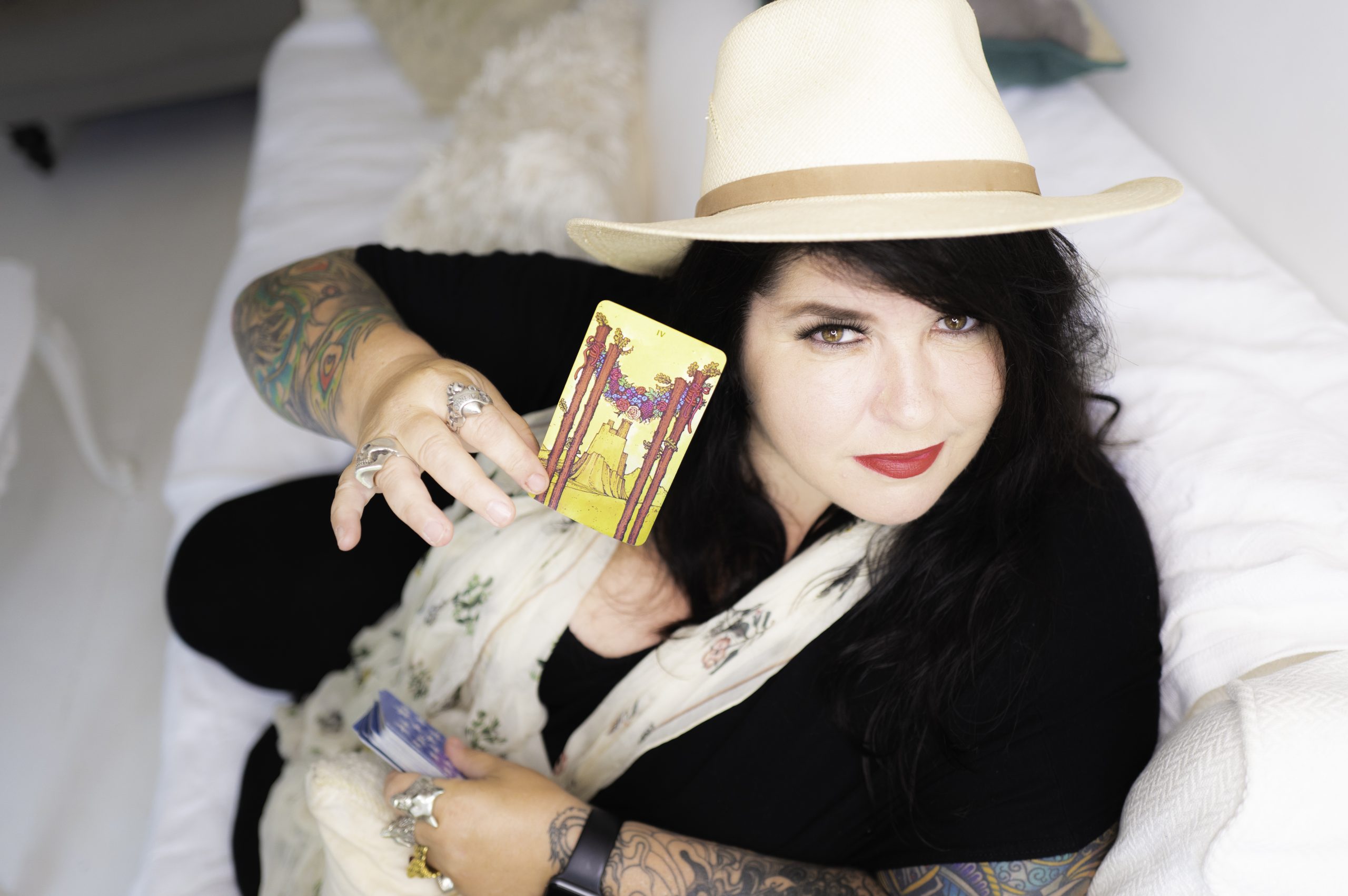 What Are Psychic Readings & How Can They Help? - Michele Knight-Waite